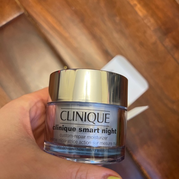 Clinique | Skincare | Clinique Smart Night Repair Moisturizer 7 Oz 5 Ml ...